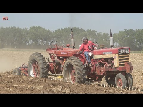 TANDEM Tractors Plowing