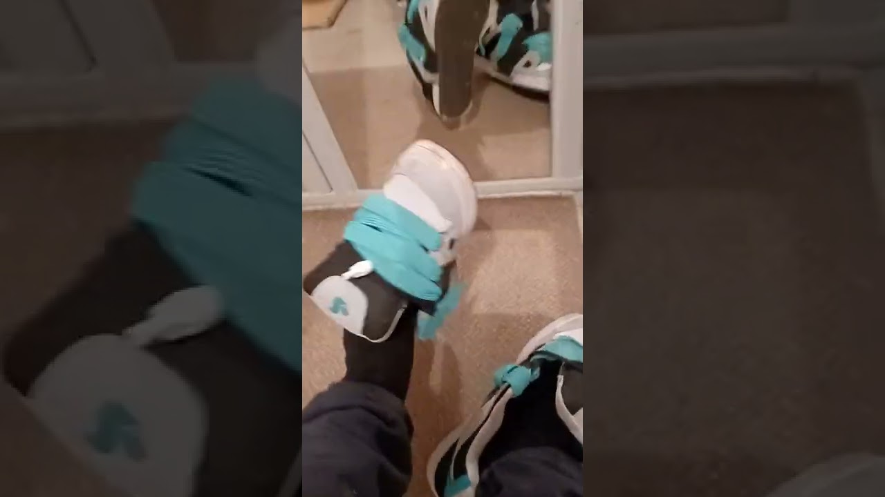 DVS sneaker play