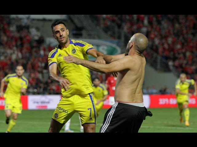 5 times football players and fans fought