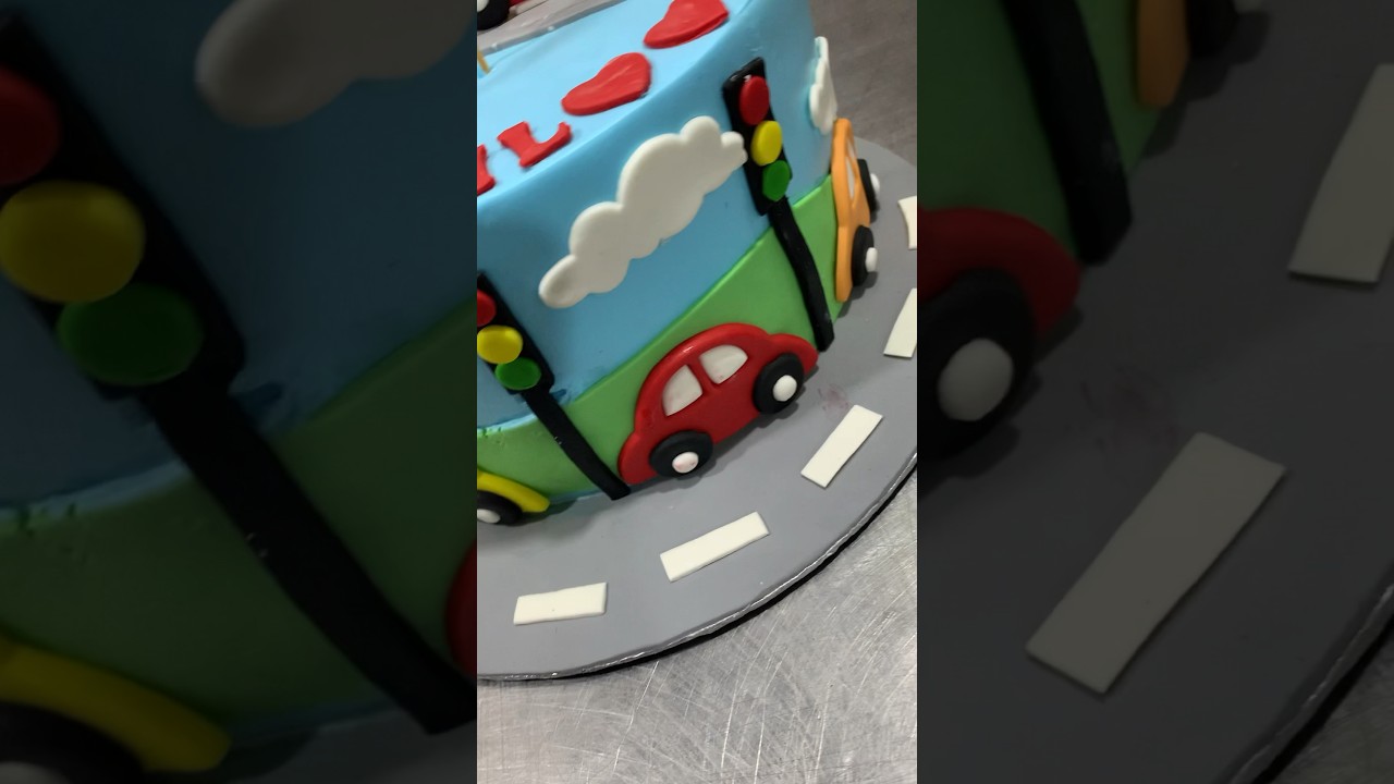 Car cake l First birthday cake decorating ideas for kids