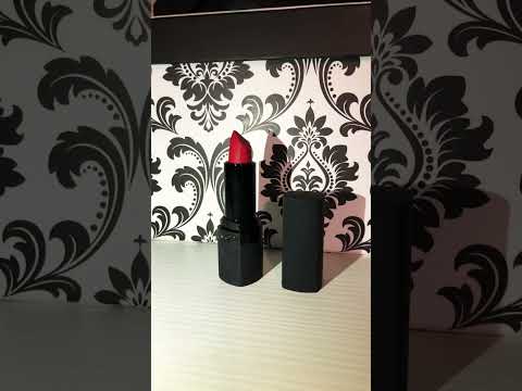AVON Lipstick/ Ultra Matte col Truest Red #avon