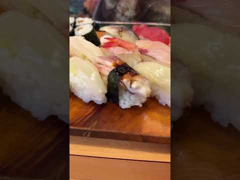 I'll introduce you to a great sushi lunch spot in Sapporo. #sapporo #shorts #japanfood