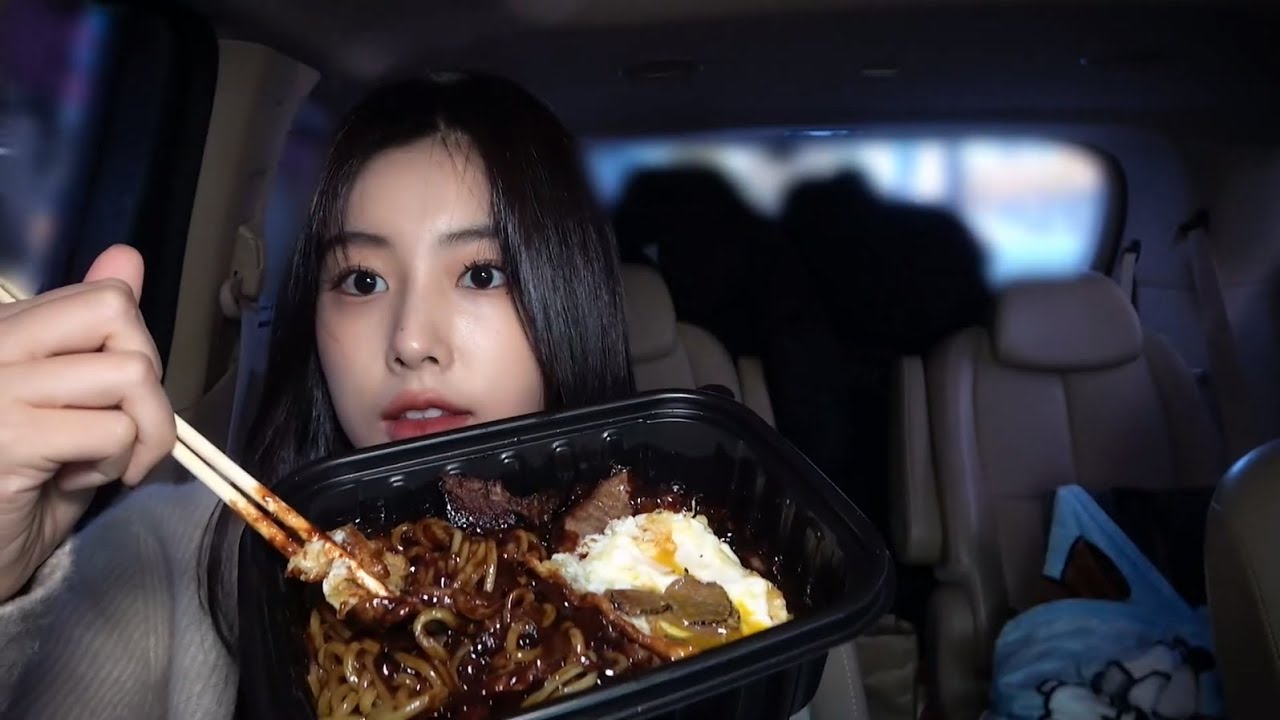🏃‍♀️Close-Up Coverage of Hyewon's Modern Society l [🚙 Hyewon's Daily Life In The Car] (2021.11.25)