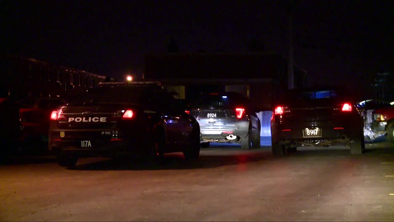 2 arrested after allegedly dragging Cleveland officers behind car