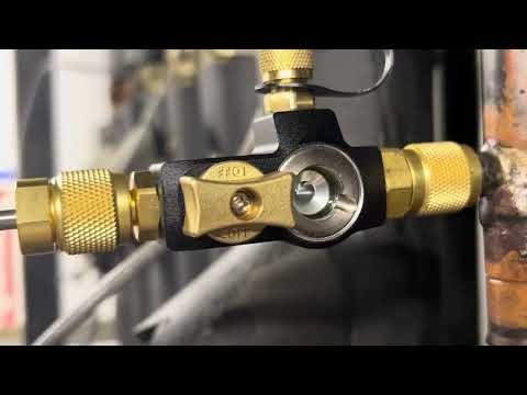 Using Fieldpiece VC1G Schrader core removal tool