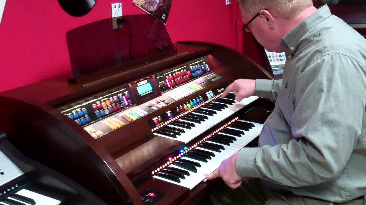 Lowrey Encore Organ