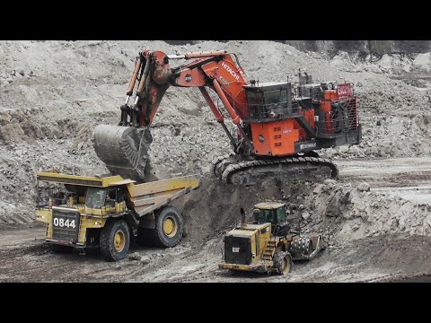 Massive Teamwork! Hitachi EX2600, Komatsu HD785 & Caterpillar 966F in Heavy Duty Action