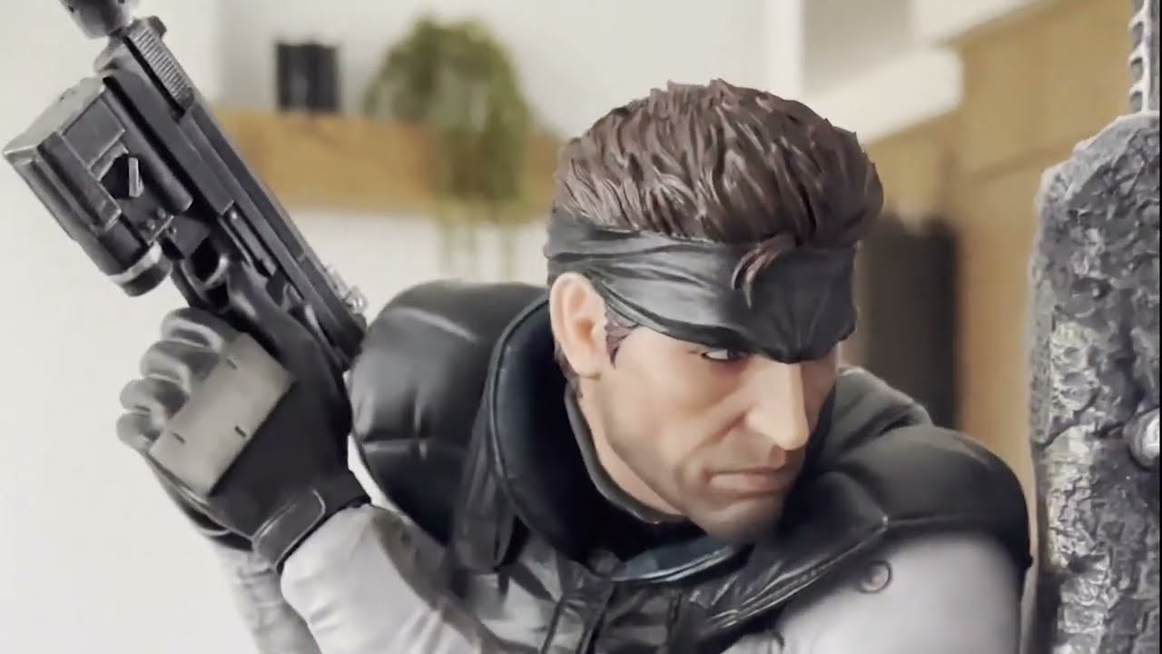 Solid Solid Snake *unboxing and statue assembly* by First Four Figures