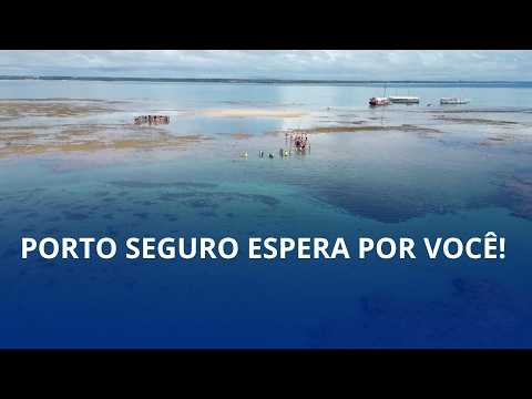 Férias de julho com pé na areia e mar azul