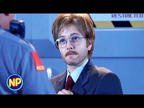 Cameron Diaz Disguised as a Man | Charlie's Angels (2000)