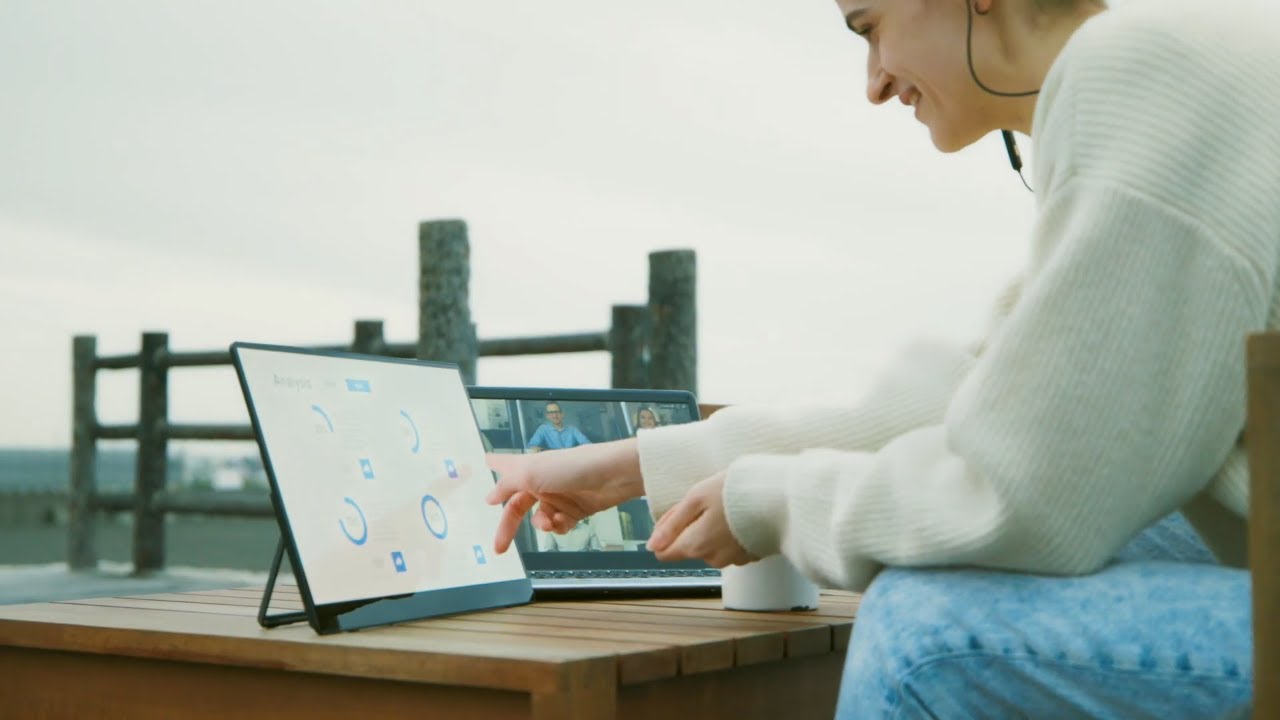 RICOH Wireless Portable Monitor with OLED Touchscreen - Ricoh Scanners