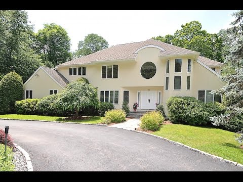 Property for sale - 82 Random Farms Circle, Chappaqua, NY 10514
