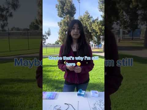 Young GIRL selling jewelry receives $1000 TIP!