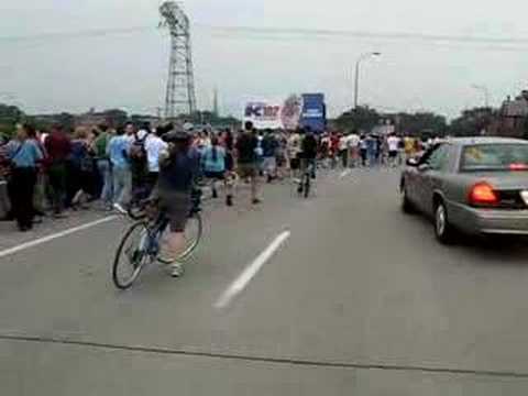 Bridge collapses in Minneapolis, MN. 01_08_2007