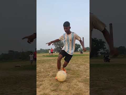 Ronaldinho Skills tutorial #ronaldinho #ronaldinhoskills #soccerskills #learnskills #learnfootball