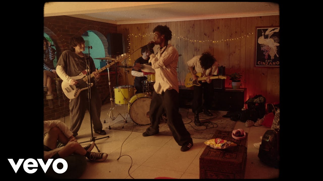 REDD. - MESSY. (Official Live Video)