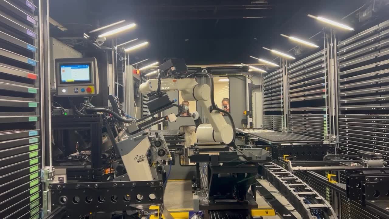 XR2 Pharmacy dispensing robots 1