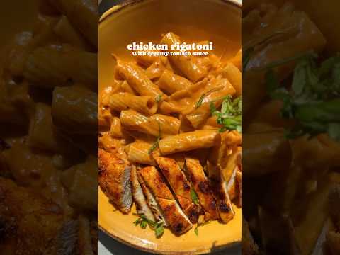 Chicken rigatoni pasta with tomato sauce 🍅