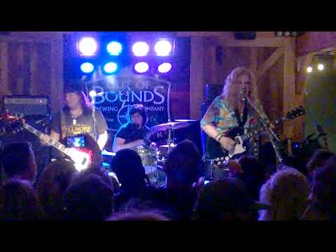 Frank Hannon 11 Tell Me Something Good at Out of Bounds in Folsom, Ca on 5/19/18