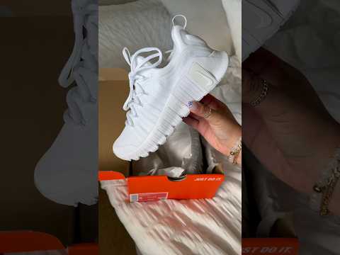 These all white metcons 😩 #nike #gym #unboxing #gymshoes