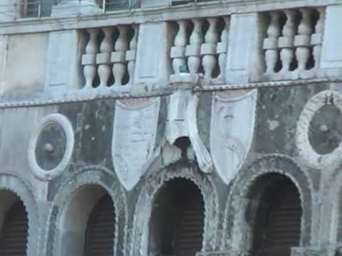 VENICE vaporetto ride PALAZZO CORNARO-PISCOPIA (PALAZZO LOREDAN) The COAT of ARMS of LUSIGNAN KINGS