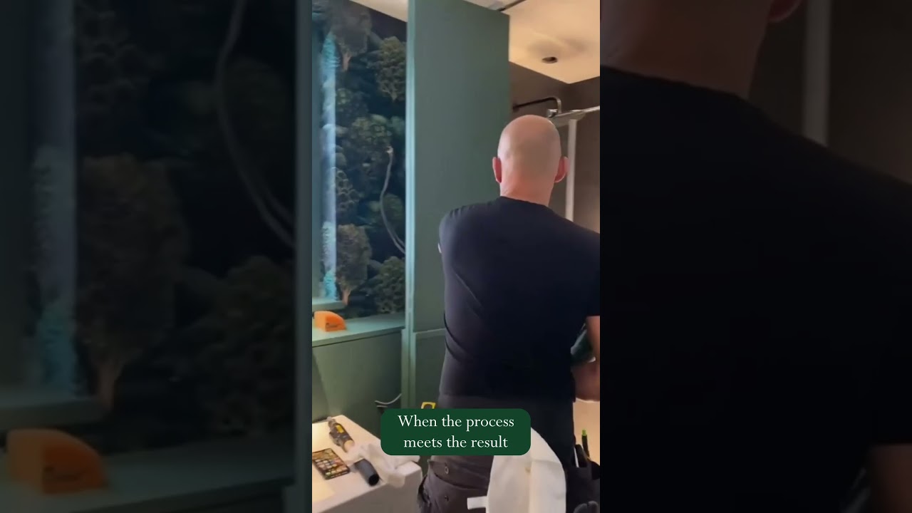 We can't get enough of this Forest wallpaper from @cole_and_son_wallpapers 🌿  #wallpaperinstallation