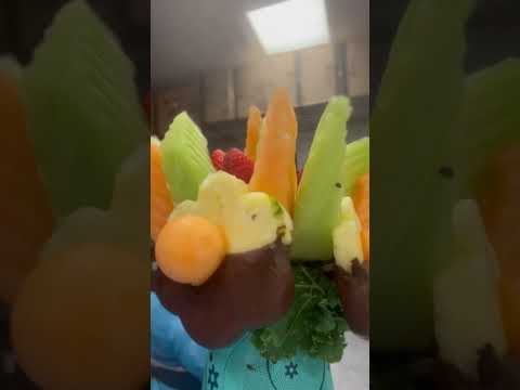 Making Edible Arrangements π#ytshorts #ediblebouquet #edible #animalbgm #virelvideo #fruitbouquet
