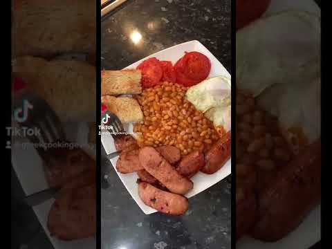 FULL ENGLISH BREAKFAST- so quick and easy. You already have the ingredients at home!