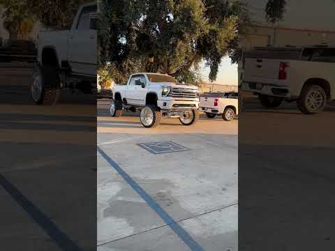 Righteous Rigs 2024 Chevy 2500 HD High Country lifted 10 inches on 28in forces #duramax