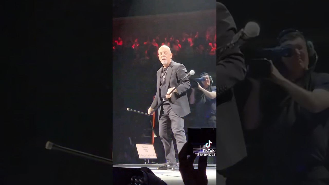 Billy Joel collapses on stage 😯 😢 #music #concert #billyjoel #70smusic #shorts