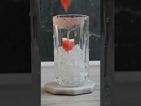 🍹 Grapefruit and Tequila is an awesome combination of flavors! 🍊 #cocktail #drink #bartender #bar