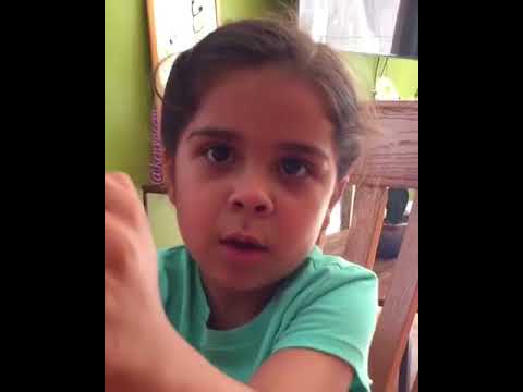 Girl Explains How Spanish Speaking Grandma Says Name of Store - 989910-4