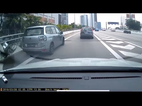 8mar2019 #SLS9442G citroen c4 using the road shoulder at cte