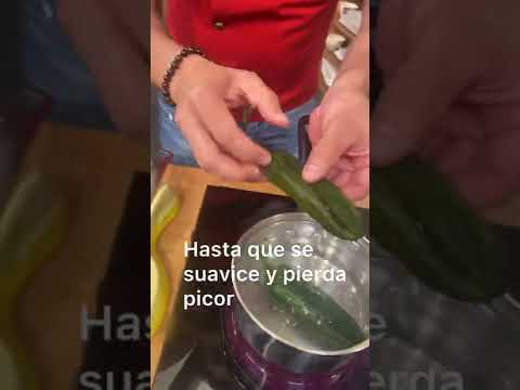 Disminuye él picantes de los chiles, quita venas y semillas y ponlos en agua hirviendo con vinagre.