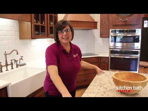 Craftsman Style Kitchen With Shaker Cabinets In Oak