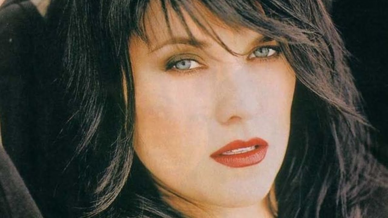 13 Sexy Photos of Lucy Lawless