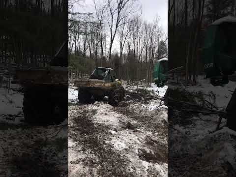 Looks like our John Deere 648H is running good, after some tinkering‼️