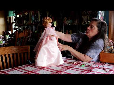 The Reluctant Reviewer shows you a Madame Alexander Self Portrait doll