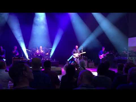 MIKE + THE MECHANICS live in Dresden: Mike Rutherford introduced & Firth Of Fifth excerpt