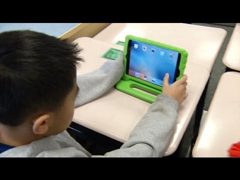 More schools move from textbooks to digital courses
