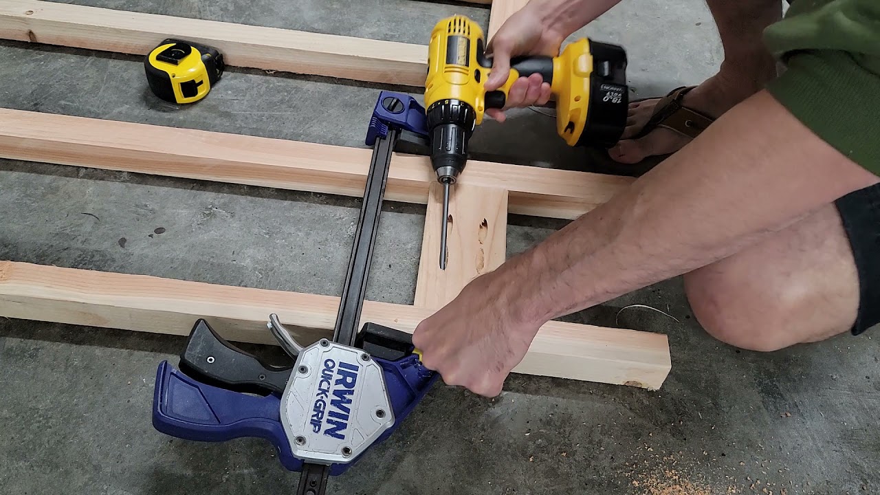 DIY CONSOLE SOFA TABLE | HOW TO MAKE AN INEXPENSIVE CONSOLE TABLE FOR AROUND $20