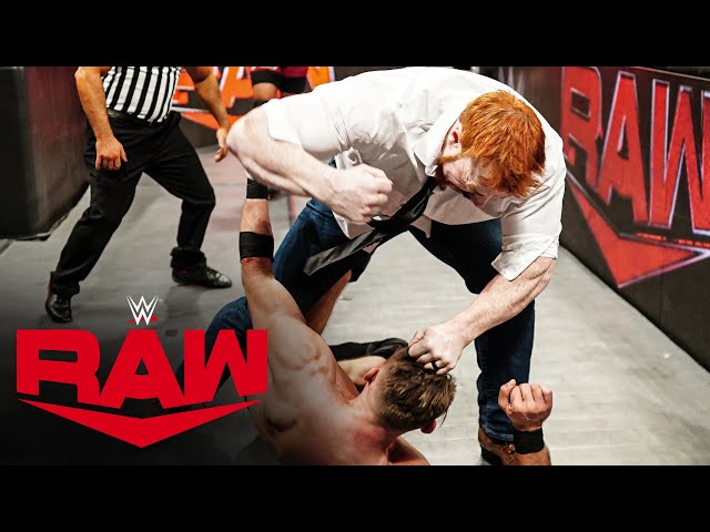 WWE: 4-time World Champion signs a new WWE deal
