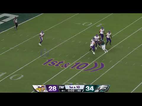 Last play of the game is a 1 man rush, Hail Mary! Kirk Cousins has an arm. #NFL #skol #FlyEaglesFly