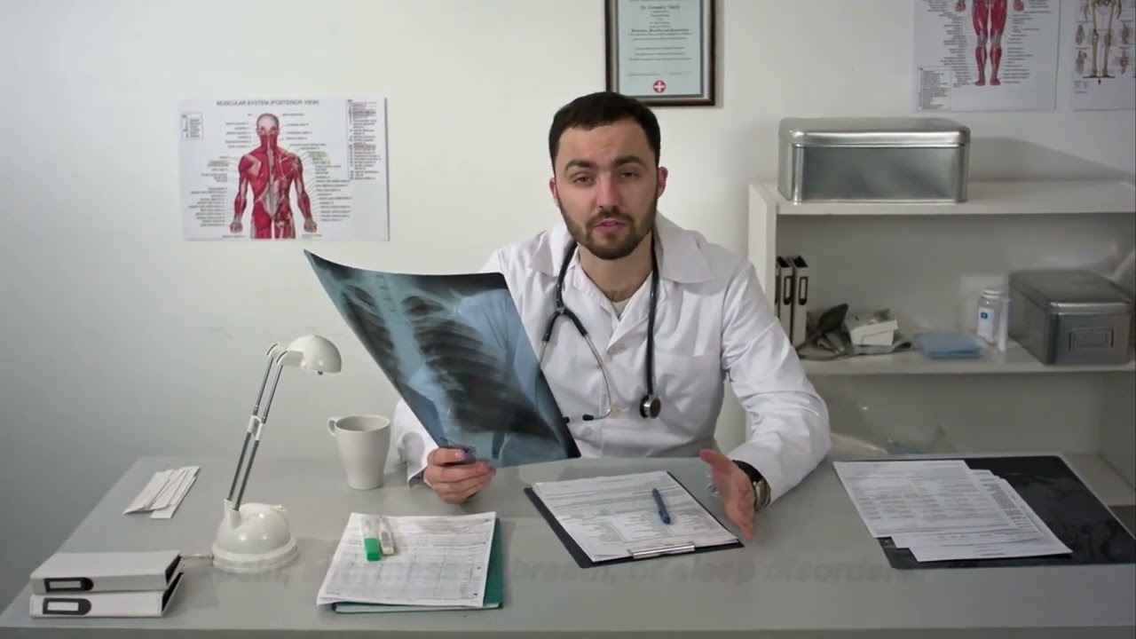 What does a pulmonologist do and what are their responsibilities?