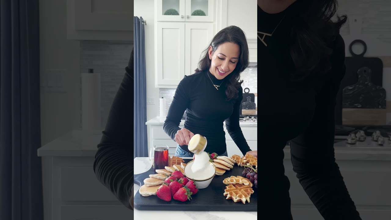 This Breakfast Charcuterie Board is perfect for a crowd! #brunch #breakfast #fooddolls