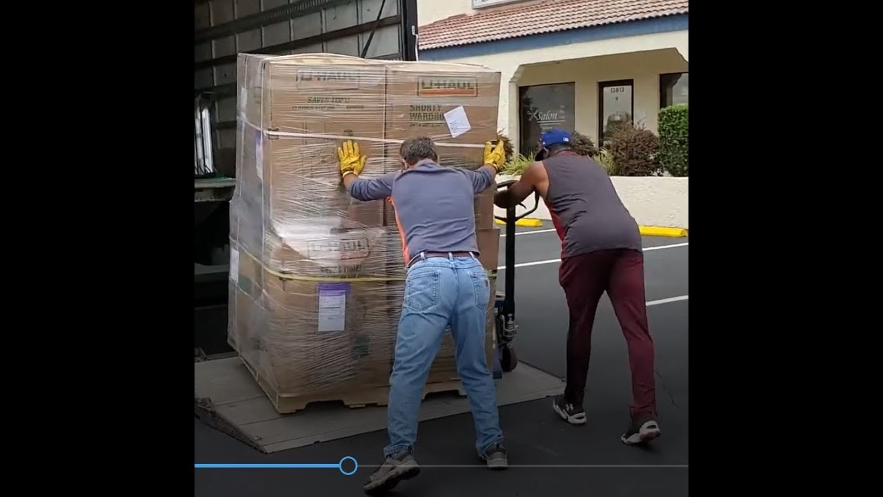 Pallets going onto the liftgate