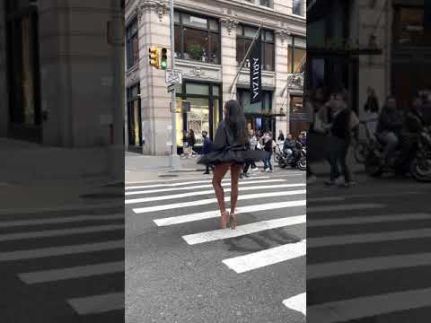 Black Ballerina, Kamala McDaniels, brings traffic to a halt in NYC! #ballet
