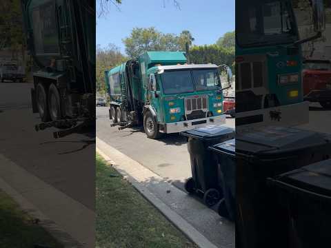 Garbage Truck Slammin’ Trash (36286) #garbagetruck