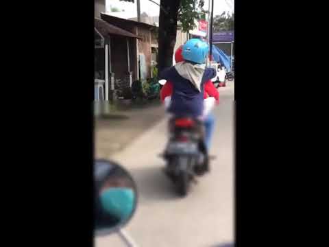 Viral Romantis Di Jalan UMK Dersalam kudus