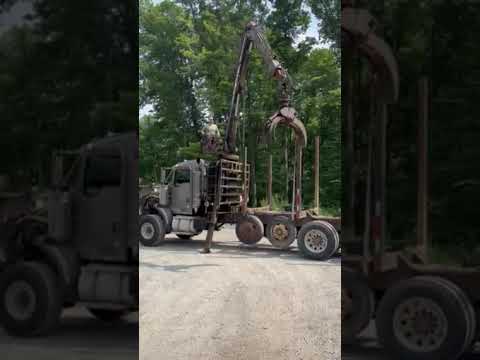 Lot 112: 2007 Kenworth T800 Tri Axle Log Truck